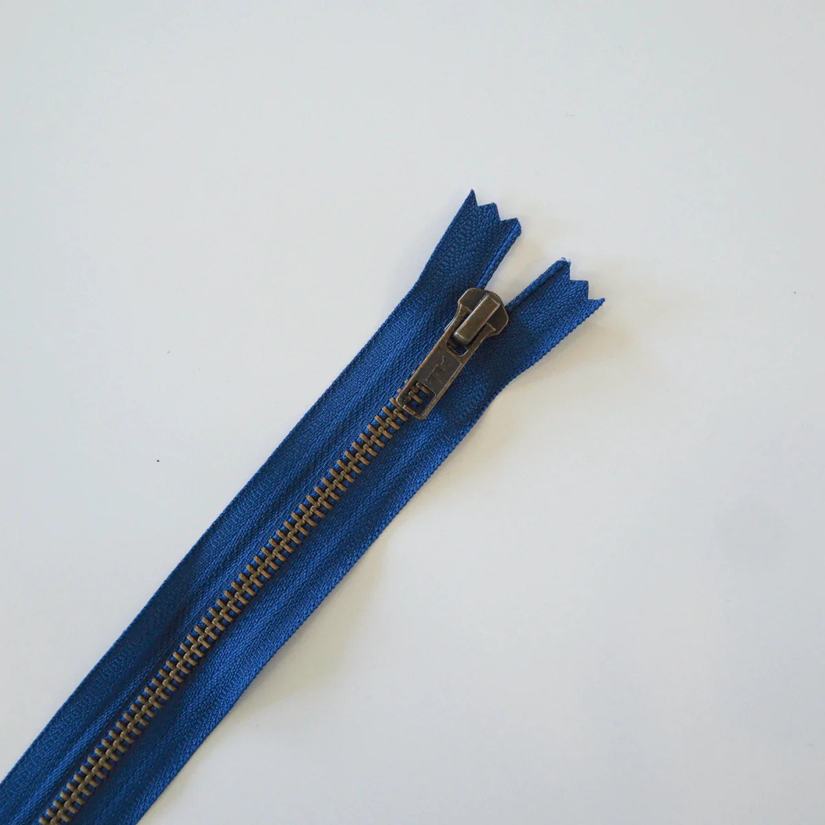 Royal Blue 145 Metal YKK Zip – The Carolyn Rose School of Sewing